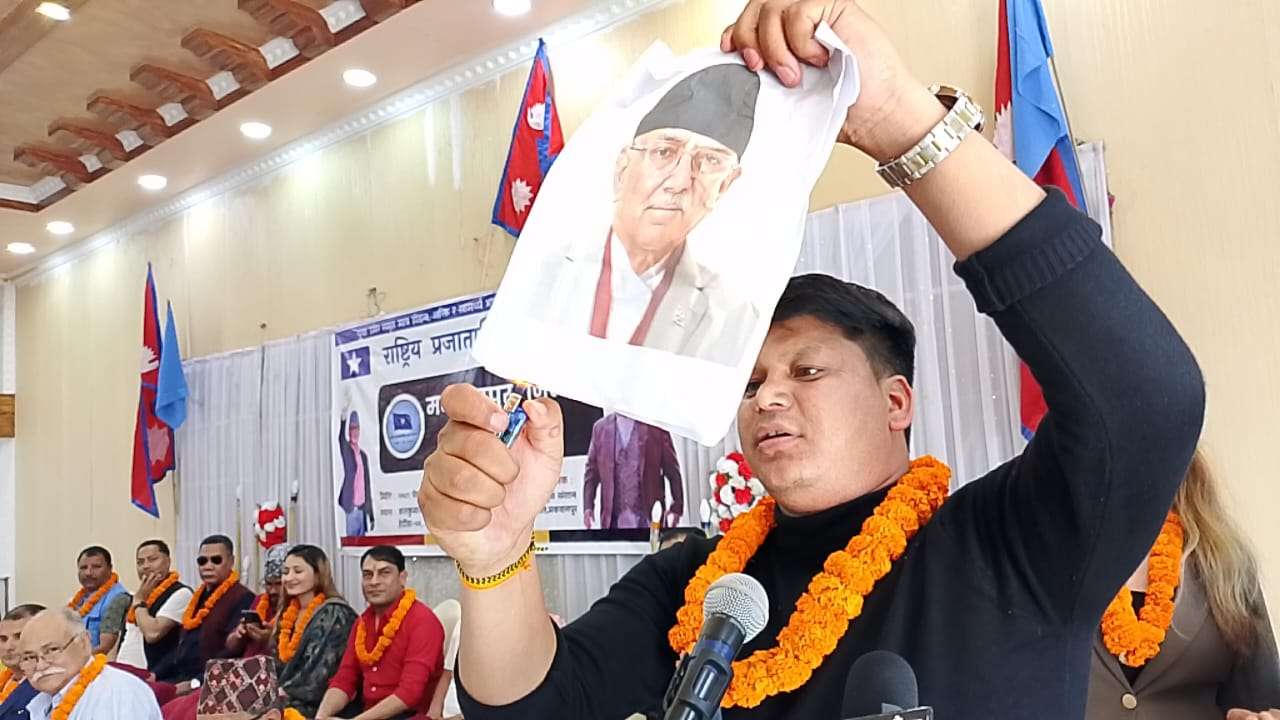 हेटौंडामा प्रचण्डको तस्विर जलाइयो जनबोली न्यूज नेटवर्क प्रा. लि